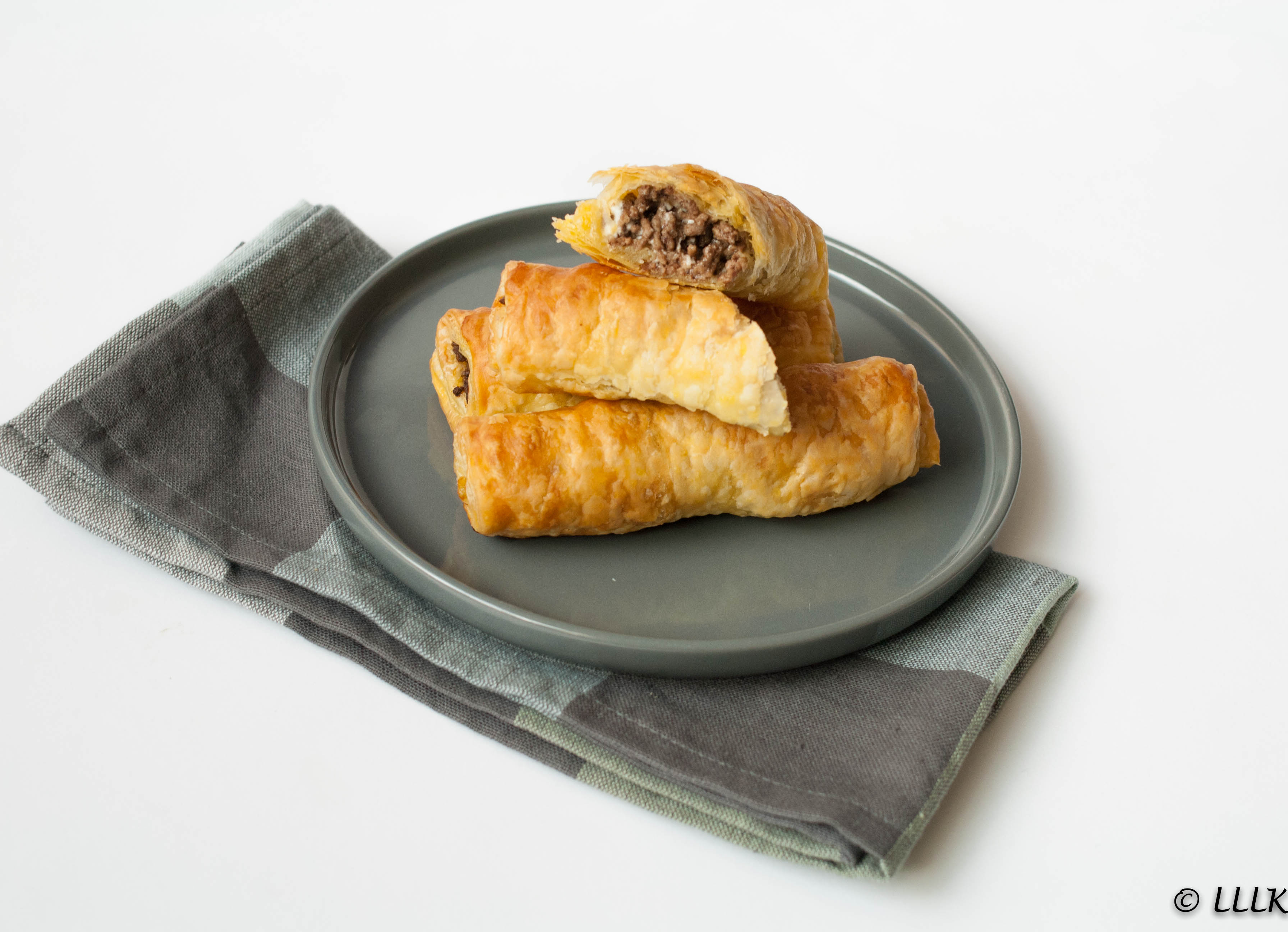 Bladerdeeg rolletjes met gehakt en feta